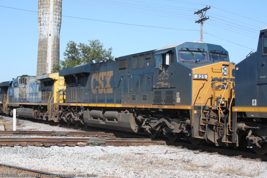 CSX 825